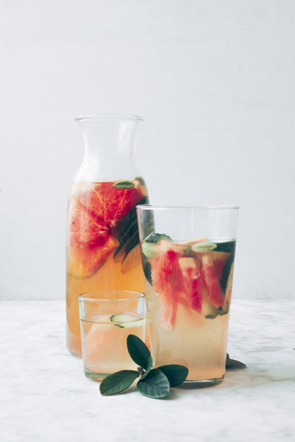 AGUA INFUSIONADA DE POMELO, LIMÓN, PEPINO Y TÉ VERDE